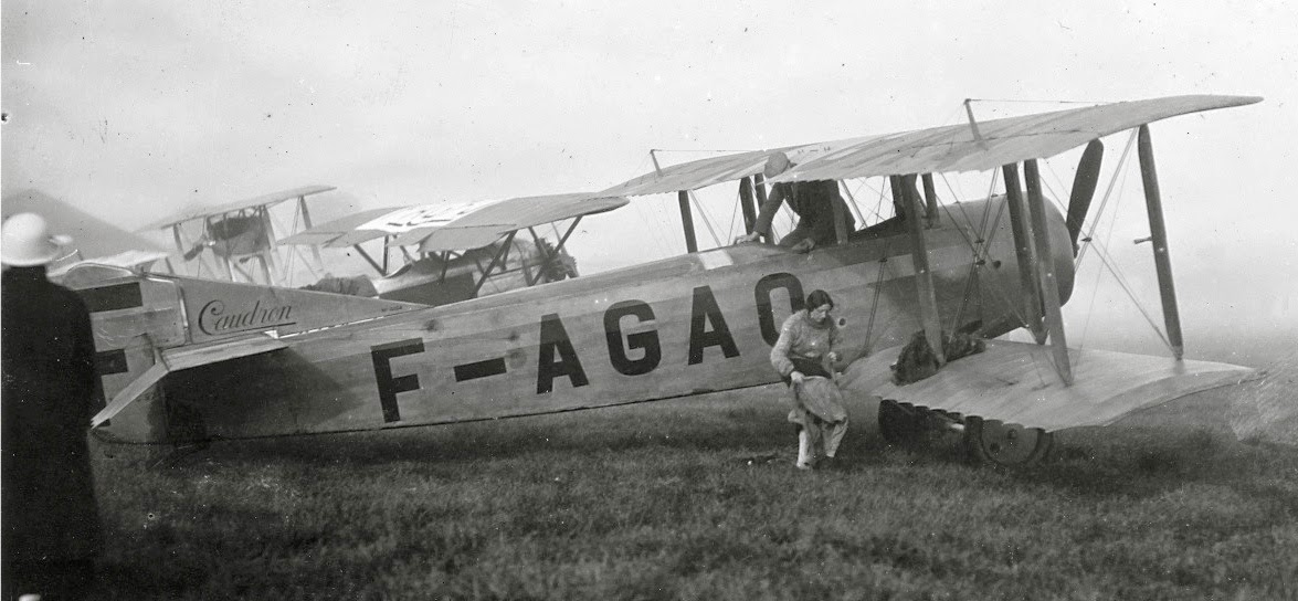Adrienne Bolland devant son Caudron C27 - Passion pour l'aviation